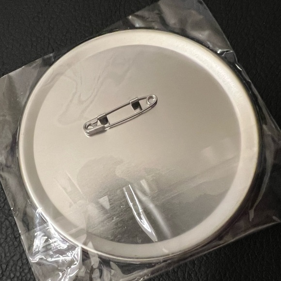 Source Unknown | Wall Decor | Jujutsu Kaisen Nobara Kugisaki Large Button Badge New From Japan ...